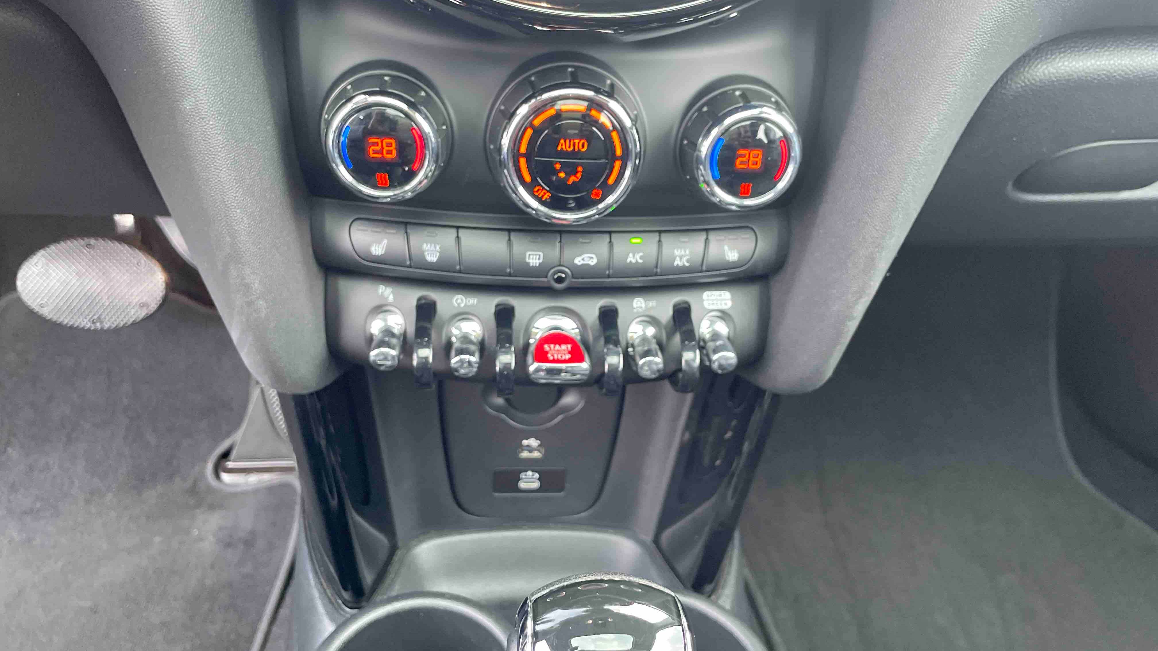 MINI HATCH 3 PORTES F56 LCI II d'occasion - 133181 Hatch 3 Portes ...